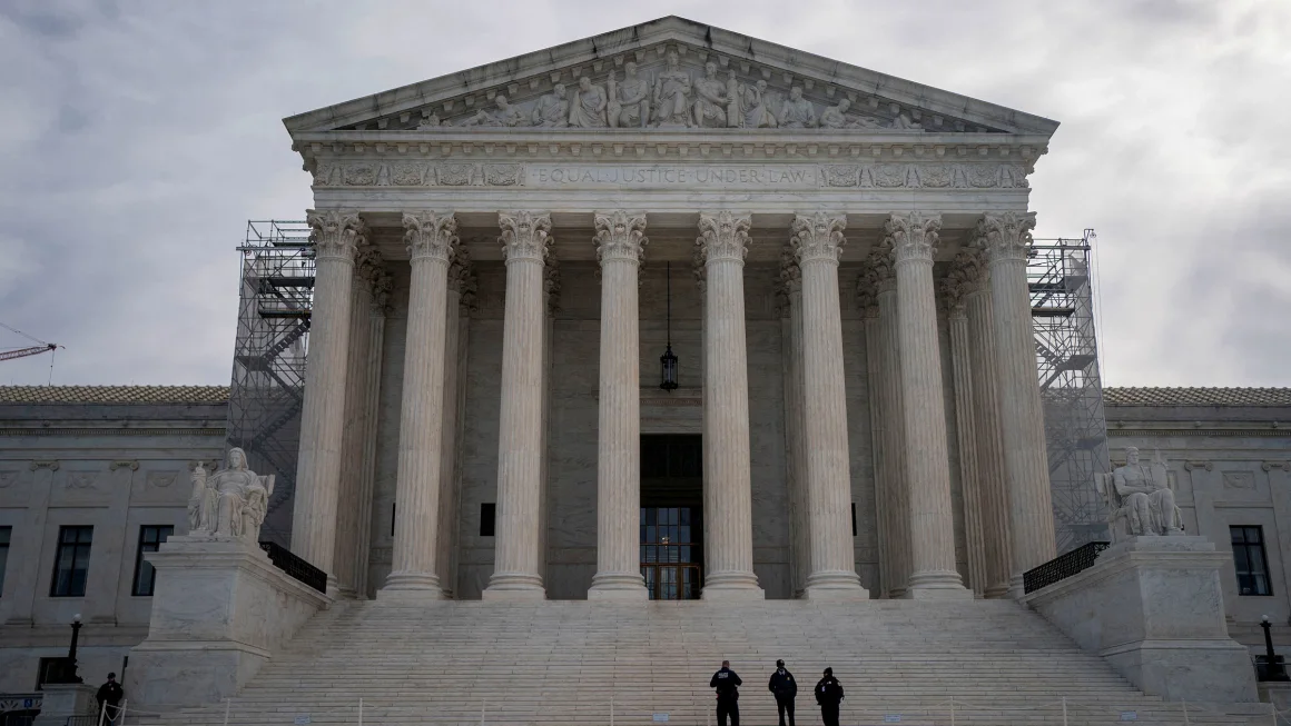 Suprema Corte concede ao Texas autoridade para aplicar lei de imigração ...