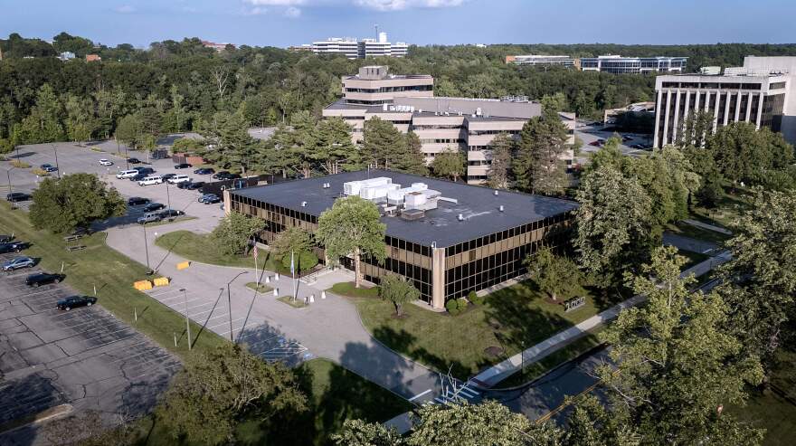 Três pessoas presas em protestos no escritório do ICE - Brazilian Magazine